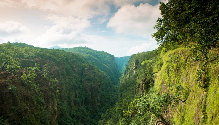 Best Tourist Places to Visit in Pachmarhi | Veena World