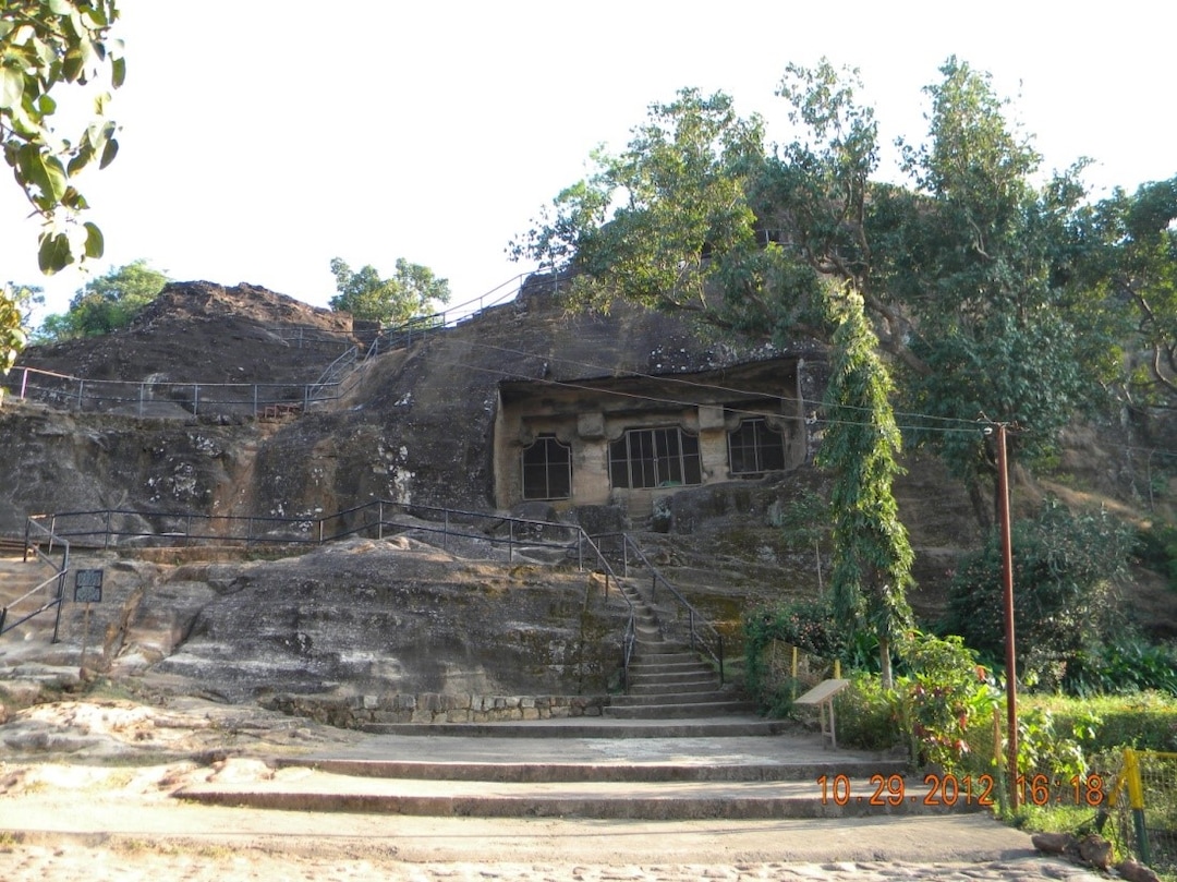 Best Tourist Places to Visit in Pachmarhi | Veena World