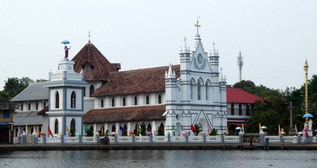 Best Tourist Places to Visit in Alleppey with Family | Veena World