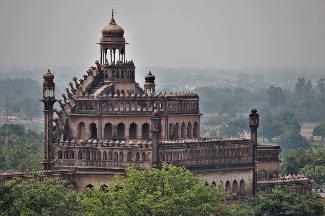 12 Tourist Places to Visit in Uttar Pradesh | Veena World