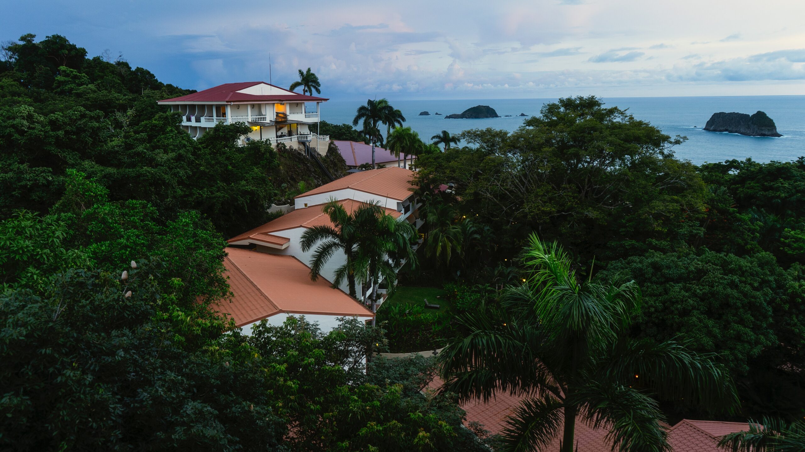 10 must-visit properties during monsoon around India | Veena World