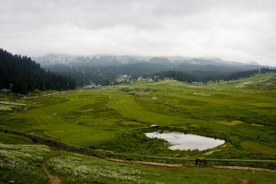 Top 4 Resorts for Your Gulmarg Getaway | Veena World