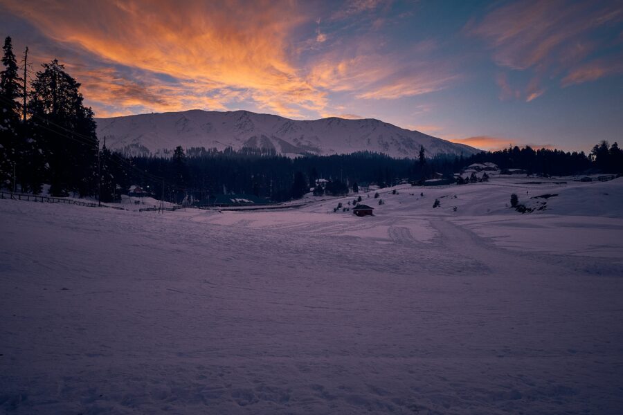 Gulmarg to Pahalgam - A Complete Travel Guide | Veena World