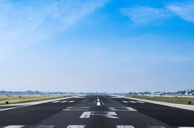 Why does Mumbai airport have a crisscross runway? | Veena World